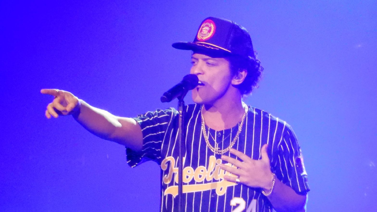 Bruno Mars keeps the rumors of his $50 million gambling debt alive with ...